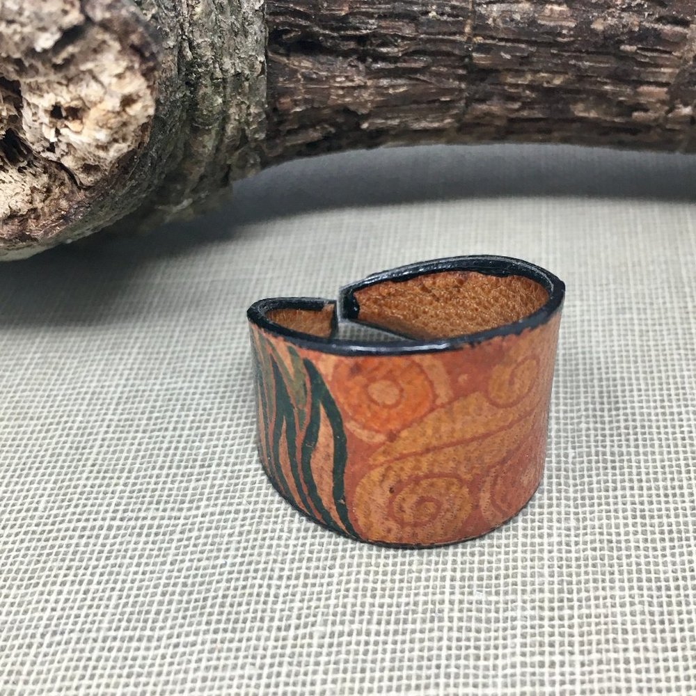 Expandable Vintage Artisan Painted Leather Scroll And… - Gem